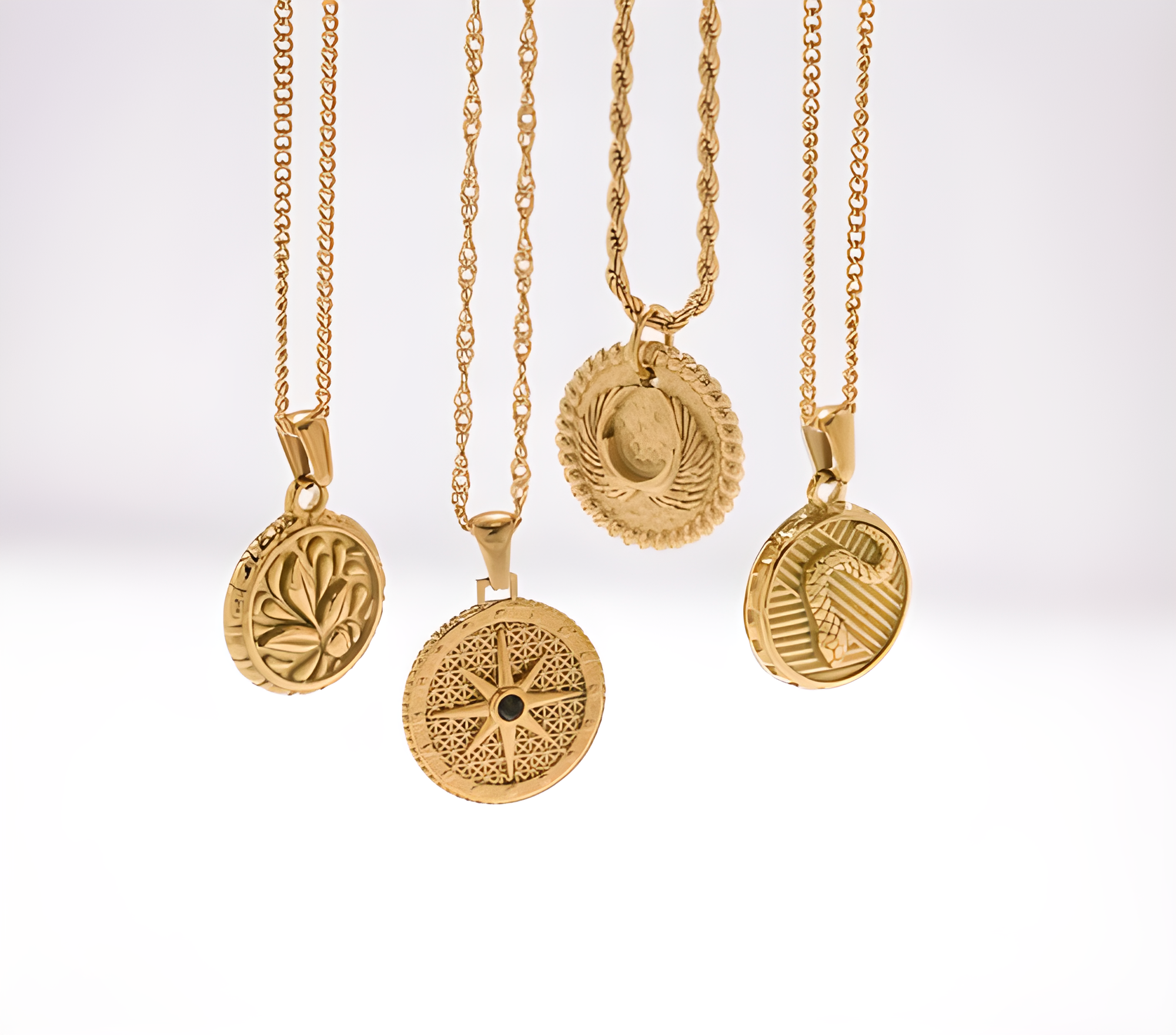 Collares con significado: Cómo crear un look en capas